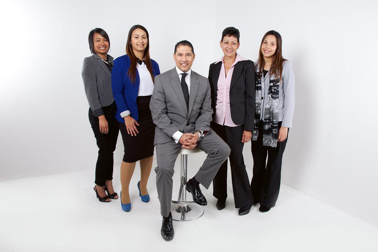 How To Build Good Workplace Relationships - Manifesting Spotlight